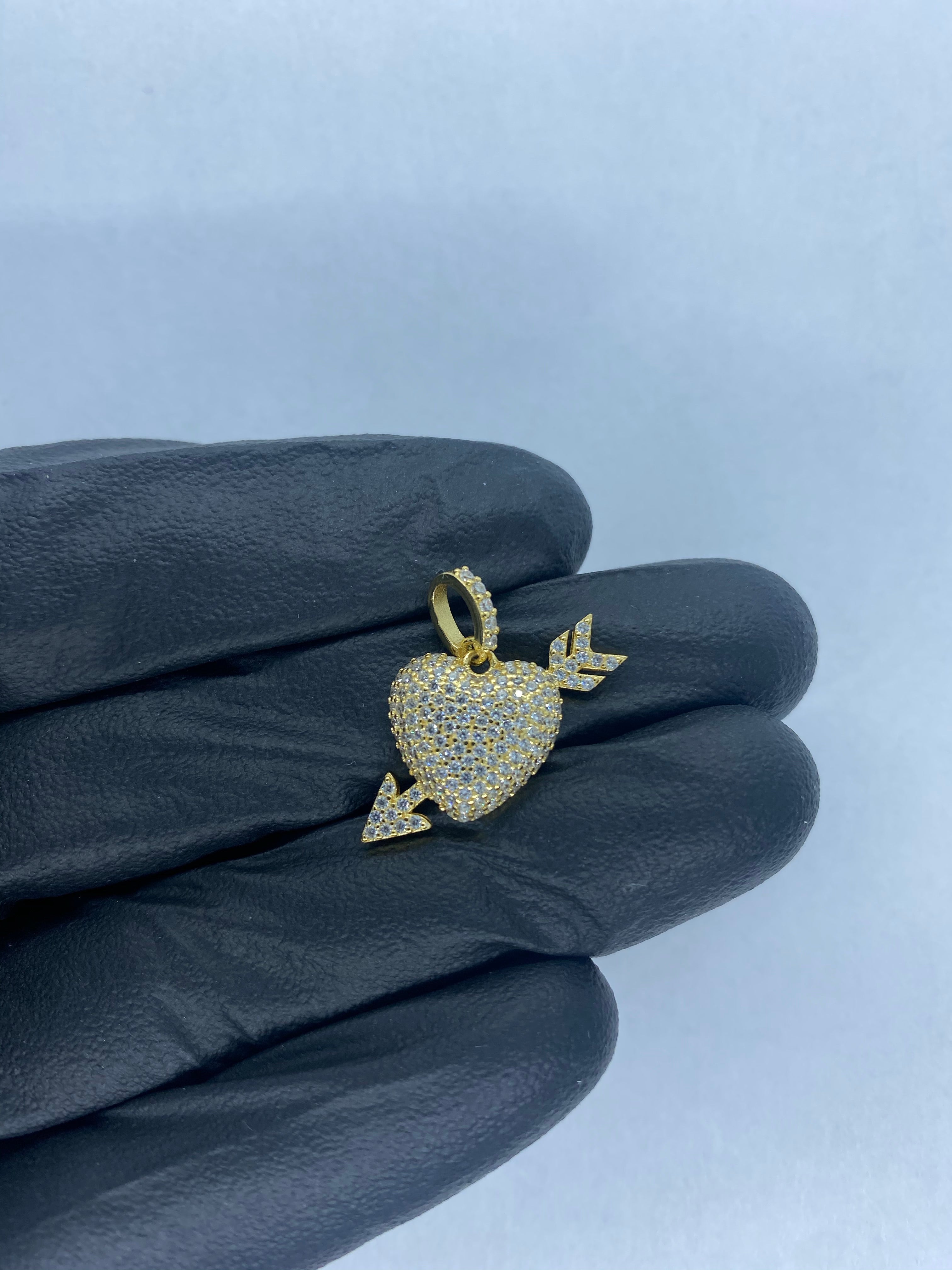 Corazón con Flecha Gold Color – Legacy Jewelry